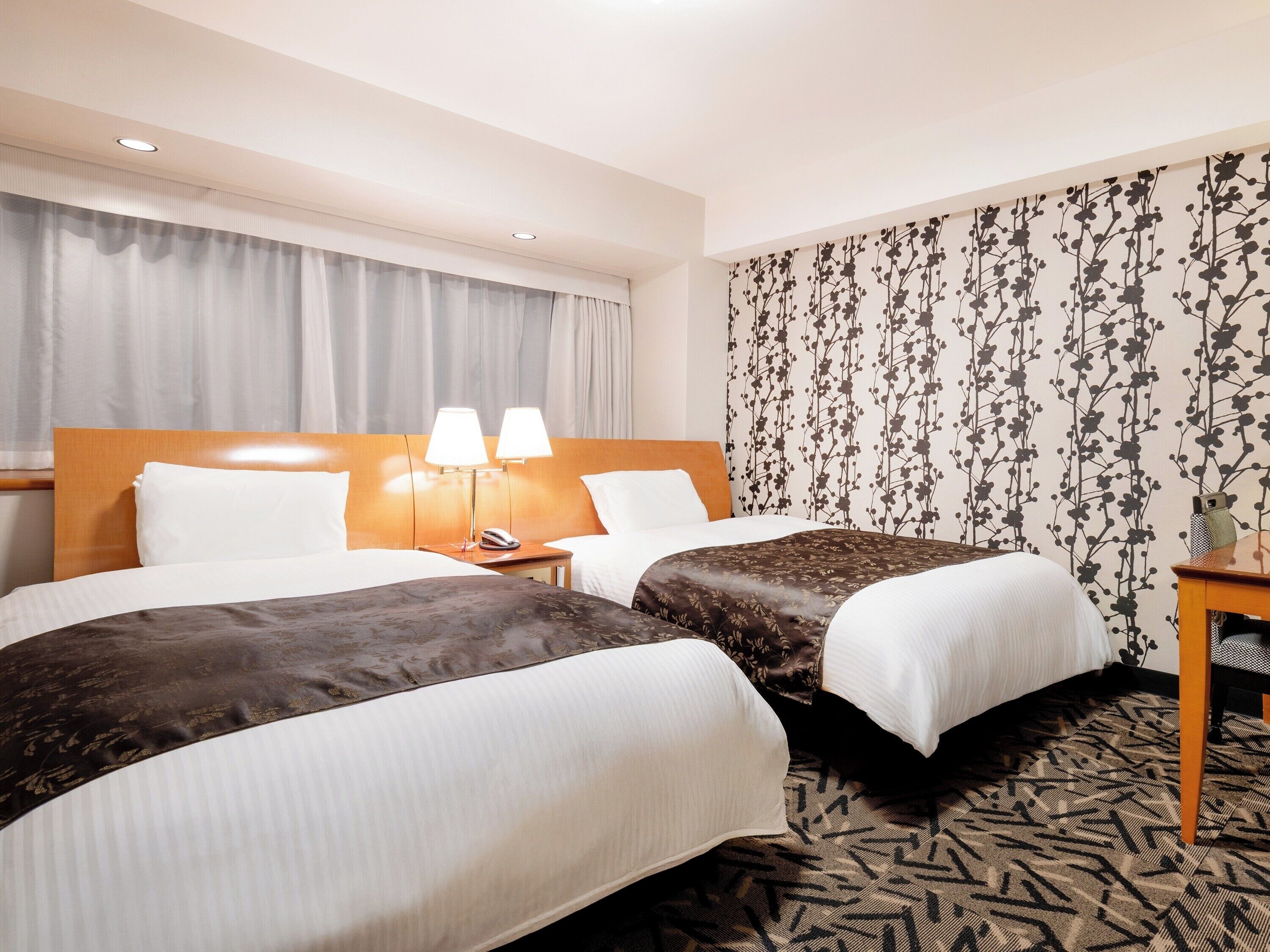 Edredões de penas, secretária, cortinas/cortinados opacos, Wi-fi grátis 