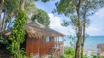 Villa Familiar, em frente à praia | 1 quarto, cofre no quarto, Wi-fi grátis, roupa de cama fornecida