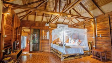 Teakwood House, Sea View | 1 quarto, cofre no quarto, Wi-fi grátis, roupa de cama fornecida