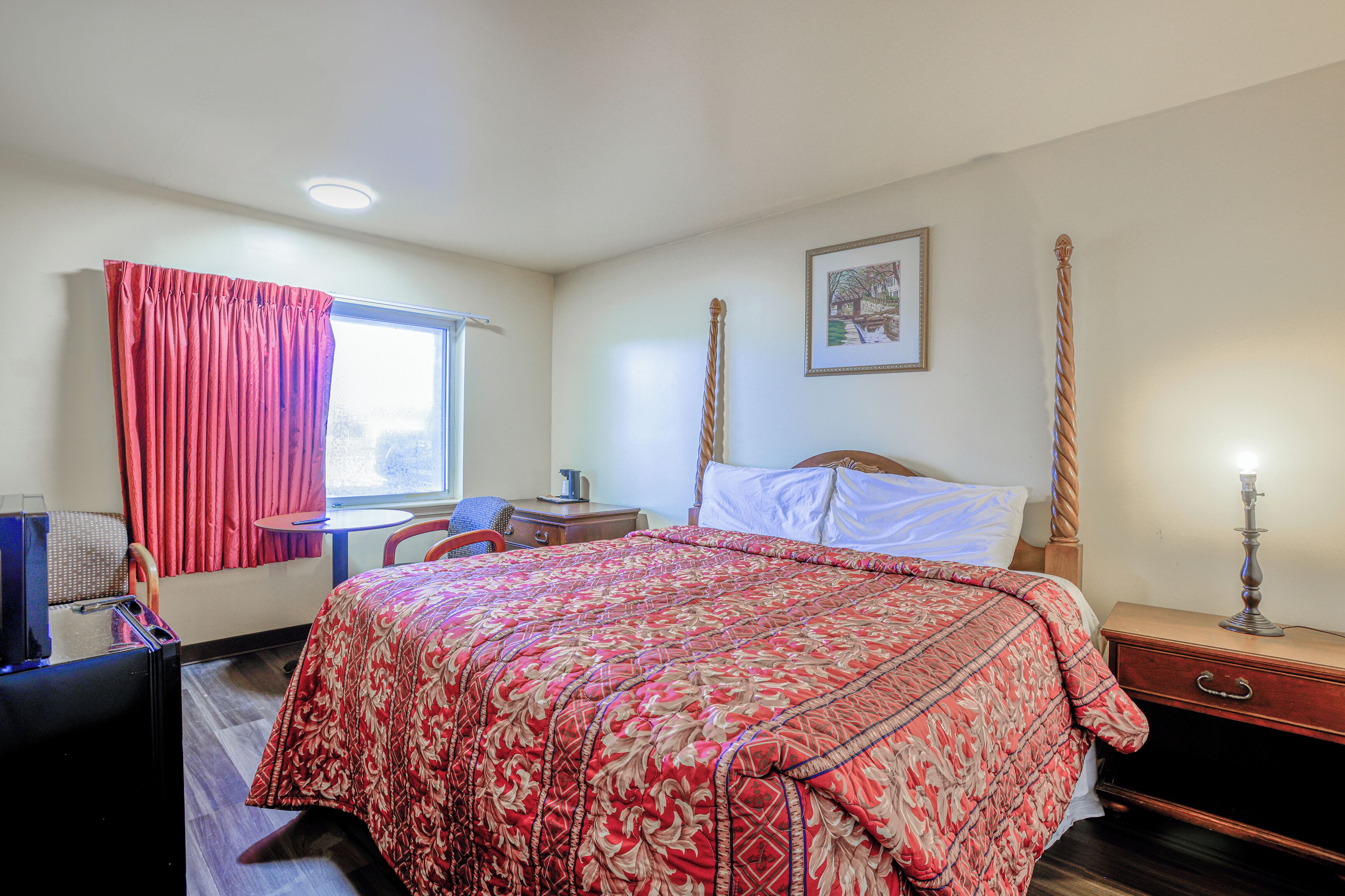 Cortinas/cortinados opacos, ferro/tábua de engomar, Wi-fi grátis 