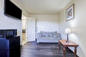 Suite, 1 cama queen-size e sofá-cama, não fumadores | Cortinas/cortinados opacos, ferro/tábua de engomar, Wi-fi grátis 