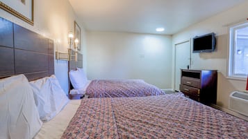 Quarto, 2 camas de casal, para não fumantes | Cortinas blackout, ferros/tábuas de passar roupa, Wi-Fi de cortesia