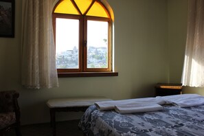 Quarto Duplo | Berços/camas para crianças grátis, Wi-fi grátis