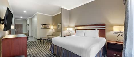 Suíte, 1 cama King, para não fumantes, geladeira e micro-ondas (with Sofabed) | Roupas de cama premium, camas com colchões pillow-top, escrivaninha