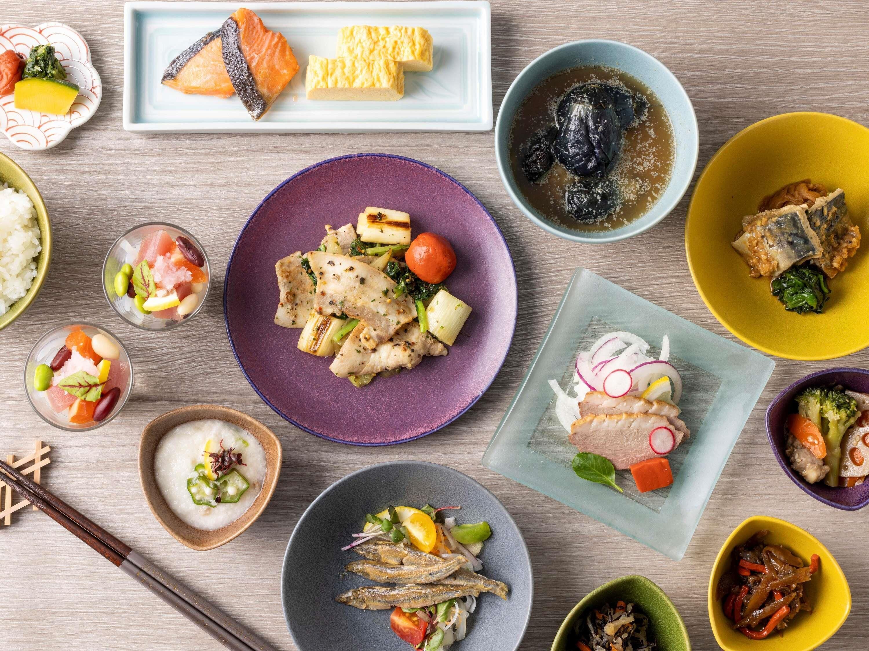 Pequeno-almoço tipo buffet diário (3630 JPY por pessoa) 