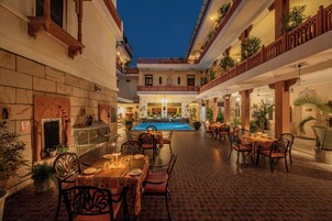 Cozinha indiana, junto à piscina 