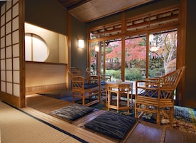 Suite Premium, no edifício anexo (Japanese Style,Open Air Bath w/Garden) | Vista do quarto