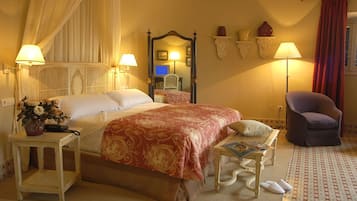 Minibar, cofre no quarto, com decoração personalizada