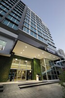 Fachada do alojamento (tarde/noite)