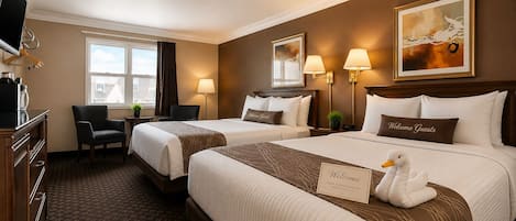 Escrivaninha, quartos à prova de som, Wi-Fi de cortesia, roupa de cama