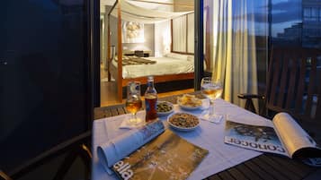 Minibar, cofre no quarto