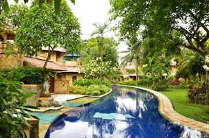 Piscina externa, espreguiçadeiras