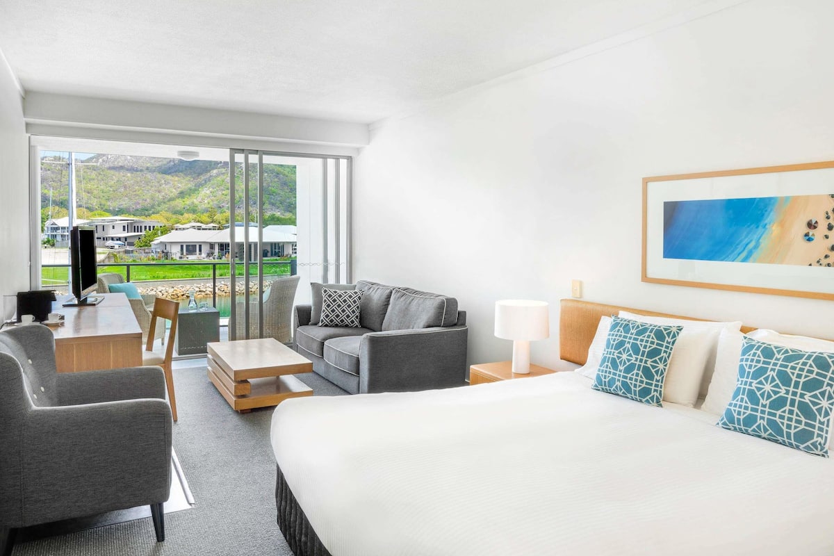 Quarto superior | Cofres nos quartos, individualmente mobiliados