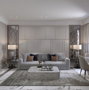 Minibar, cofre no quarto, secretária, quartos insonorizados