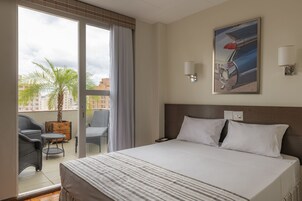 Suíte estúdio superluxo | Frigobar, cofres nos quartos, escrivaninha, quartos à prova de som