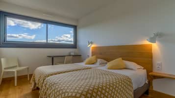 Quarto Twin Standard (Castel) | Secretária, Wi-fi grátis