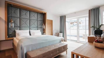 Roupas de cama antialérgicas, frigobar, cofres nos quartos
