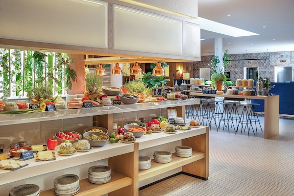 Café da manhã com buffet diário (EUR 24 por pessoa)