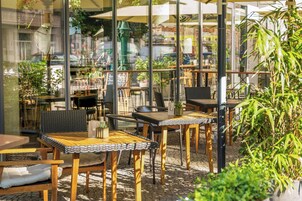 Almoços e jantares servidos, incluindo cozinha local e internacional 