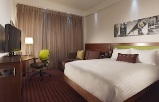 Secretária, secretária adequada para computadores portáteis 