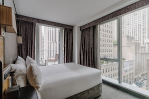 Quarto superior | Roupas de cama premium, cofres nos quartos, escrivaninha