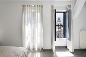 Quarto triplo família, vista para o lago