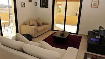 Villa, 3 quartos | Sala de estar | Televisor, leitor de DVD