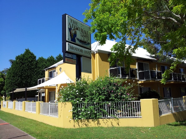 Admiral Nelson Motor Inn - 