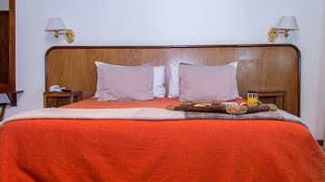 Habitación Doble Cerro | Camas com colchões pillow-top, cofres nos quartos