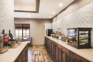 Café da manhã continental grátis