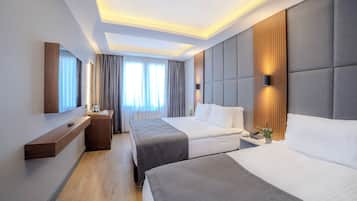 Quarto Triplo Superior | Minibar, cofre no quarto, secretária