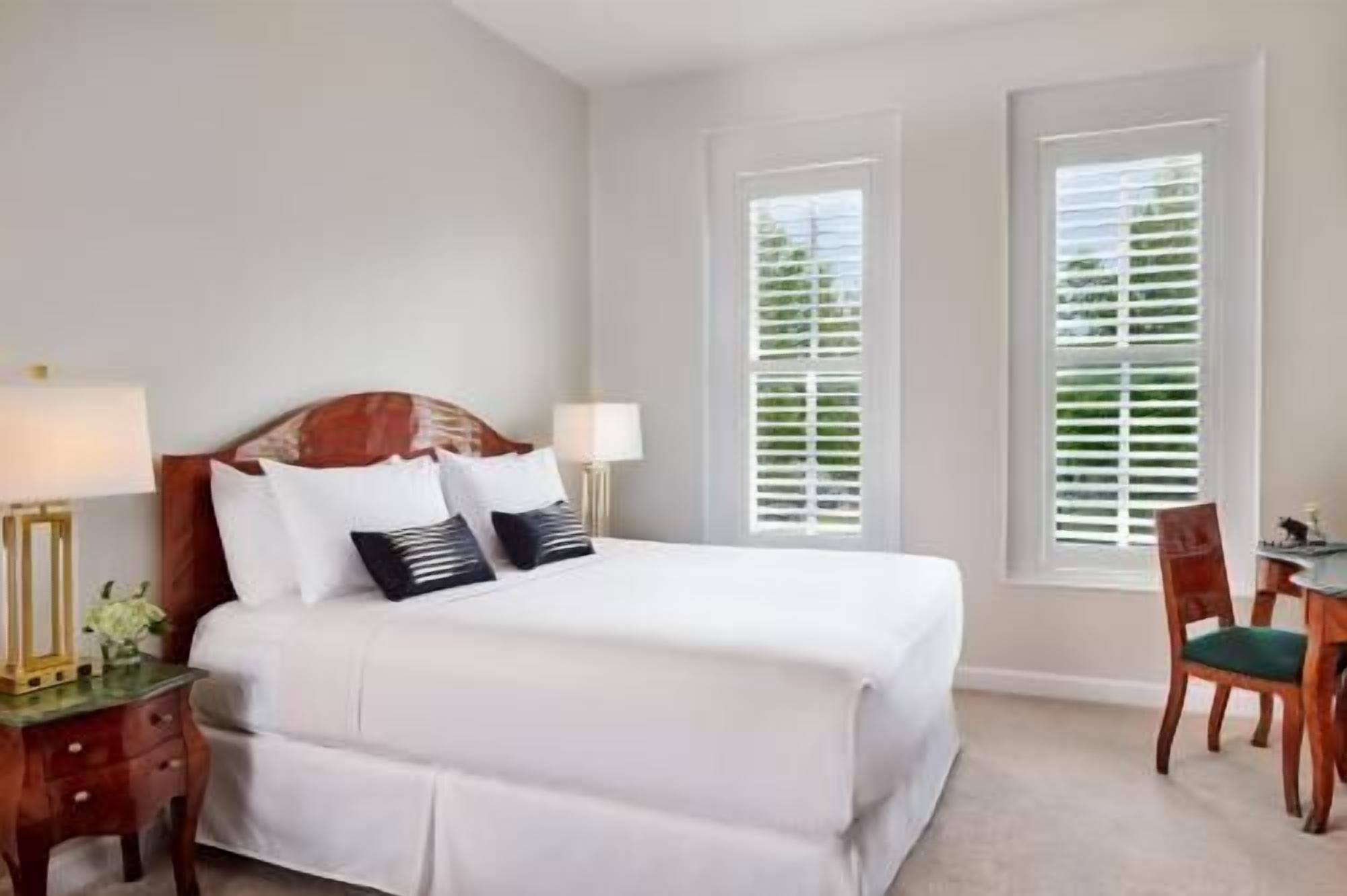 Escrivaninha, Wi-Fi de cortesia, roupa de cama