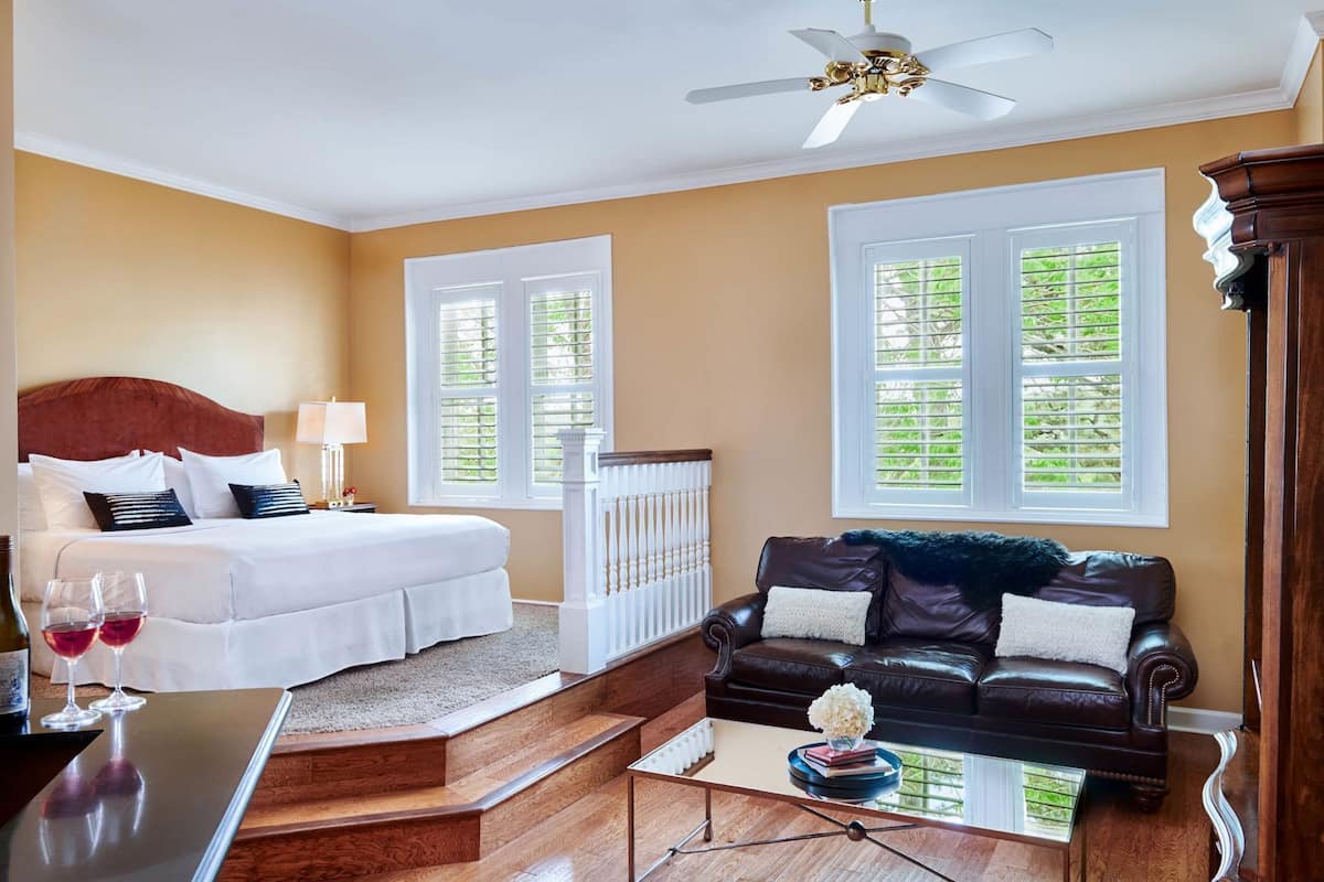 Escrivaninha, Wi-Fi de cortesia, roupa de cama