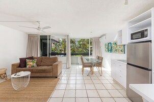 Quarto | Cozinha privada | Um frigorífico, um micro-ondas, uma placa de cozinha