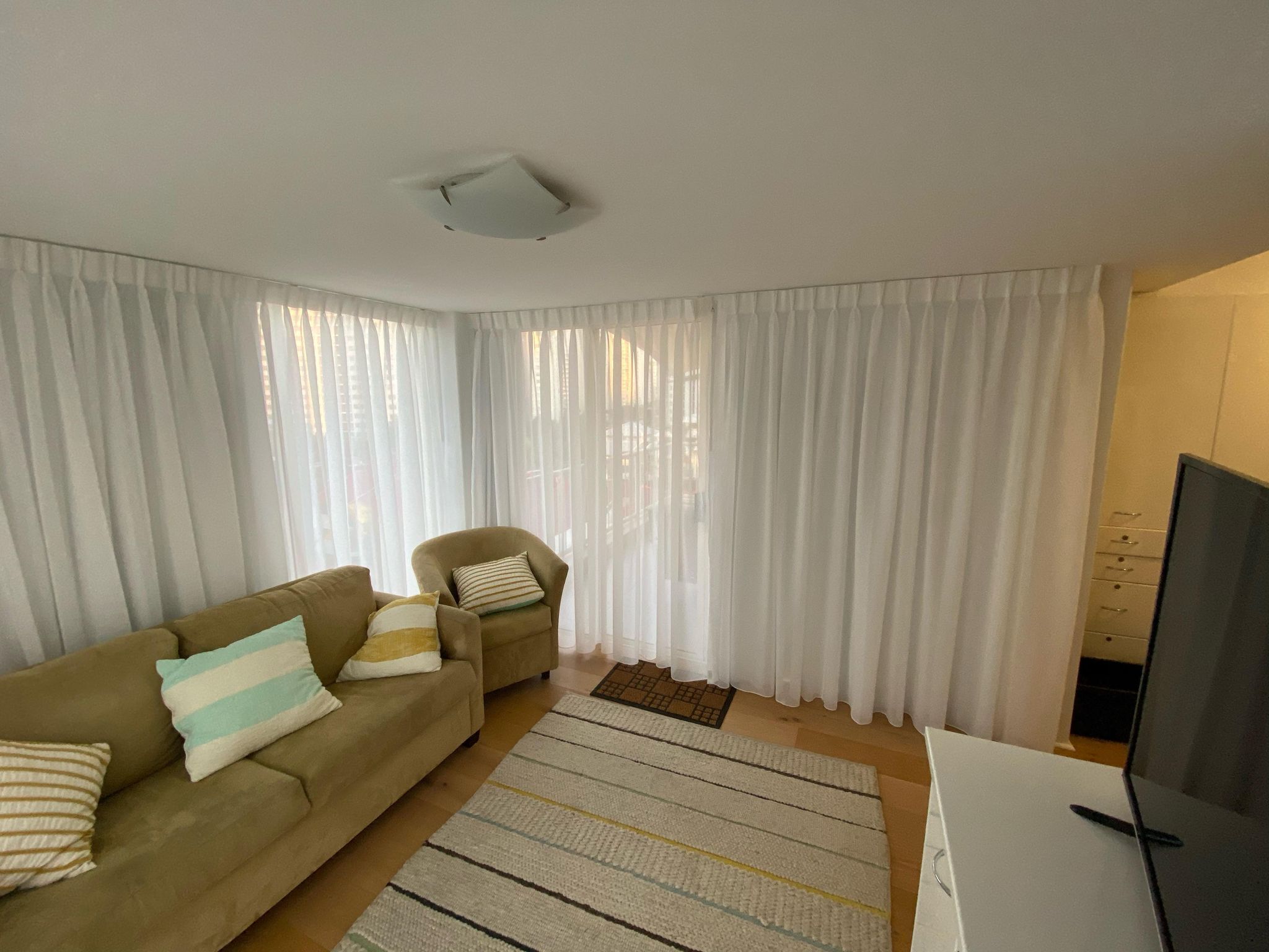 Penthouse, 3 quartos, vista para o oceano | Sala de estar | TV de ecrã plano 