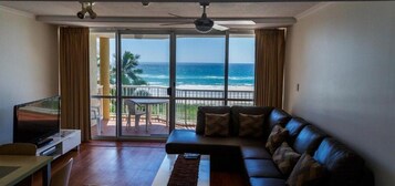 Com decoração personalizada, com mobília individualizada 