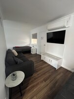 Quarto Quádruplo Premium | Ferro/tábua de engomar, Wi-fi grátis, roupa de cama fornecida 