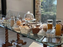 Pequeno-almoço tipo buffet diário incluído 