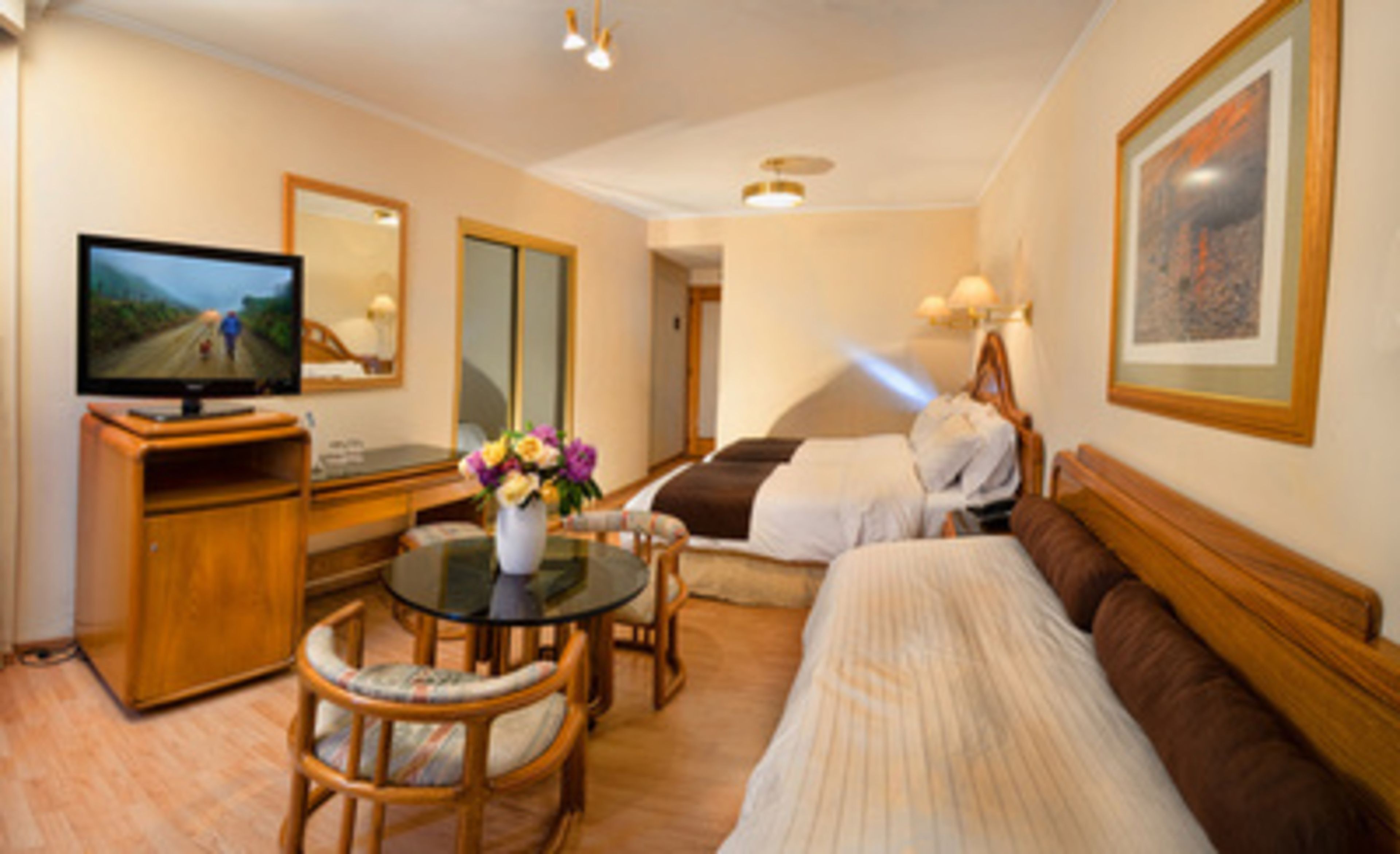 Roupas de cama premium, edredons de pluma, frigobar, cofres nos quartos