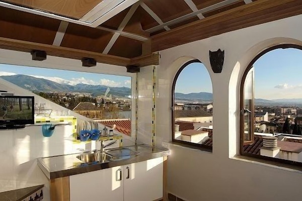 Estúdio luxo, 1 cama de casal e sofá-cama, terraço, vista para a cidade | Vista para a montanha