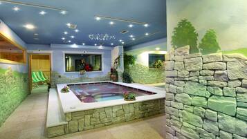 Banheira de hidromassagem interior