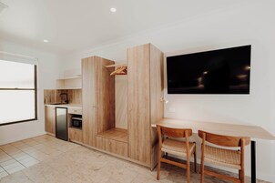 Quarto Familiar, várias camas, não fumadores | Guarda-roupa