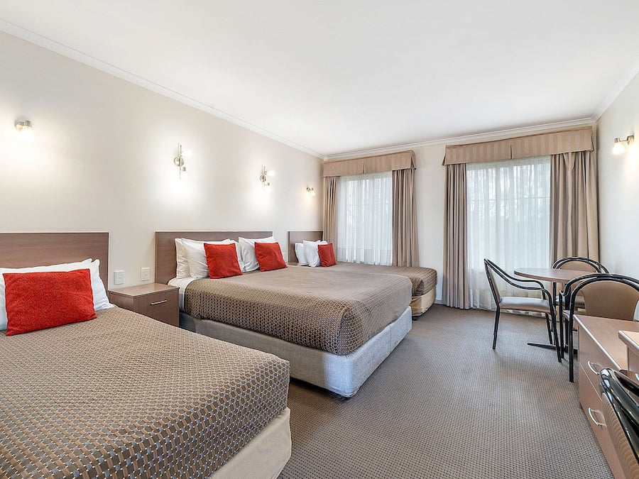 Quarto família, cozinha americana | Roupas de cama premium, frigobar, escrivaninha, quartos à prova de som