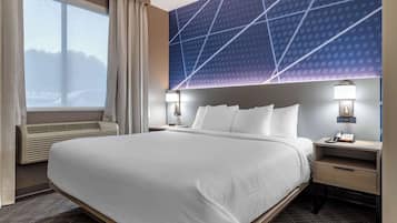 Suíte, 1 cama King, para não fumantes | 1 quarto, escrivaninha, cortinas blackout, ferros/tábuas de passar roupa
