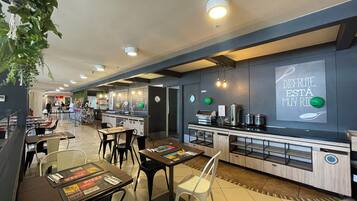 Pequeno-almoço tipo buffet diário incluído