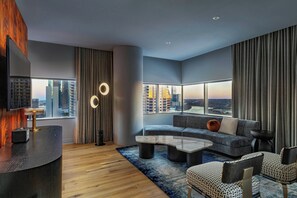 Penthouse, 2 quartos, vista para o lago (Penthouse II) | Sala | Smart TV de 55 de polegadas com canais por cabo, Netflix, filmes pagos