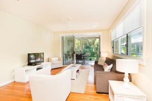 TV de ecrã plano, leitor de DVD 