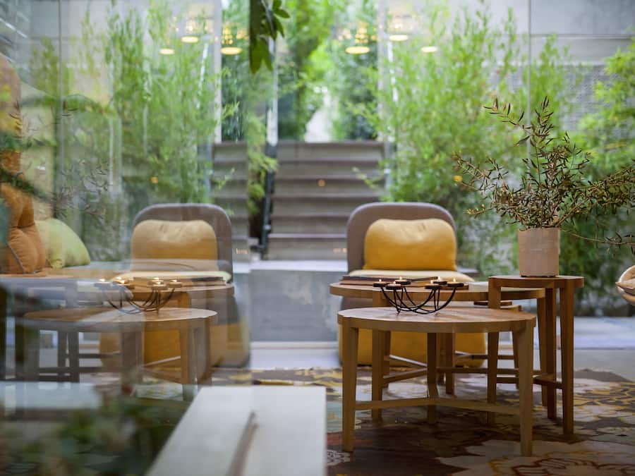 Área de estar no saguão