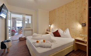 Quarto Familiar (Bergblick) | Roupa hipoalergénica, minibar, cofre no quarto, secretária 