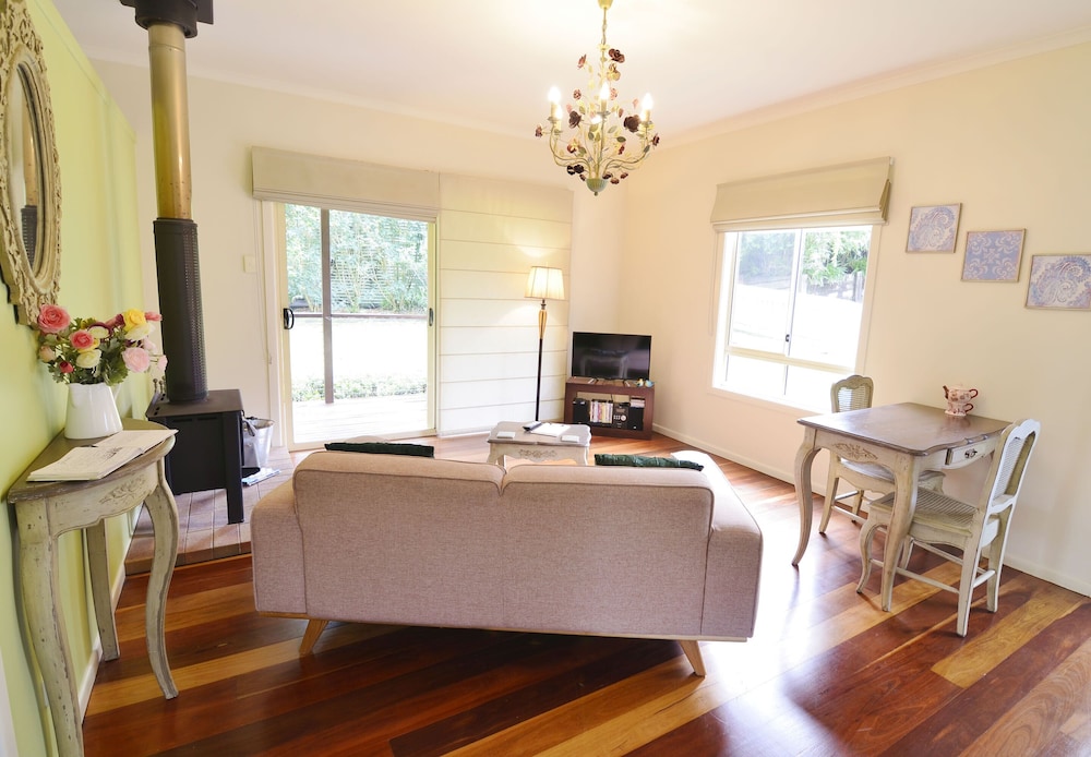 Apple Tree Cottage & Studio - Sunshine Coast Queensland, Australia